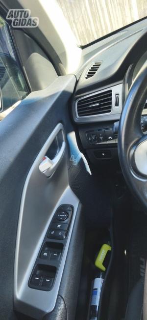 Brown Kia Niro 2017 in Vilnius, with an engine capacity of 1.60 L and mileage of 203 thousand km for 10000 €, photo 4 on AUTOMOTO.COM.LV
