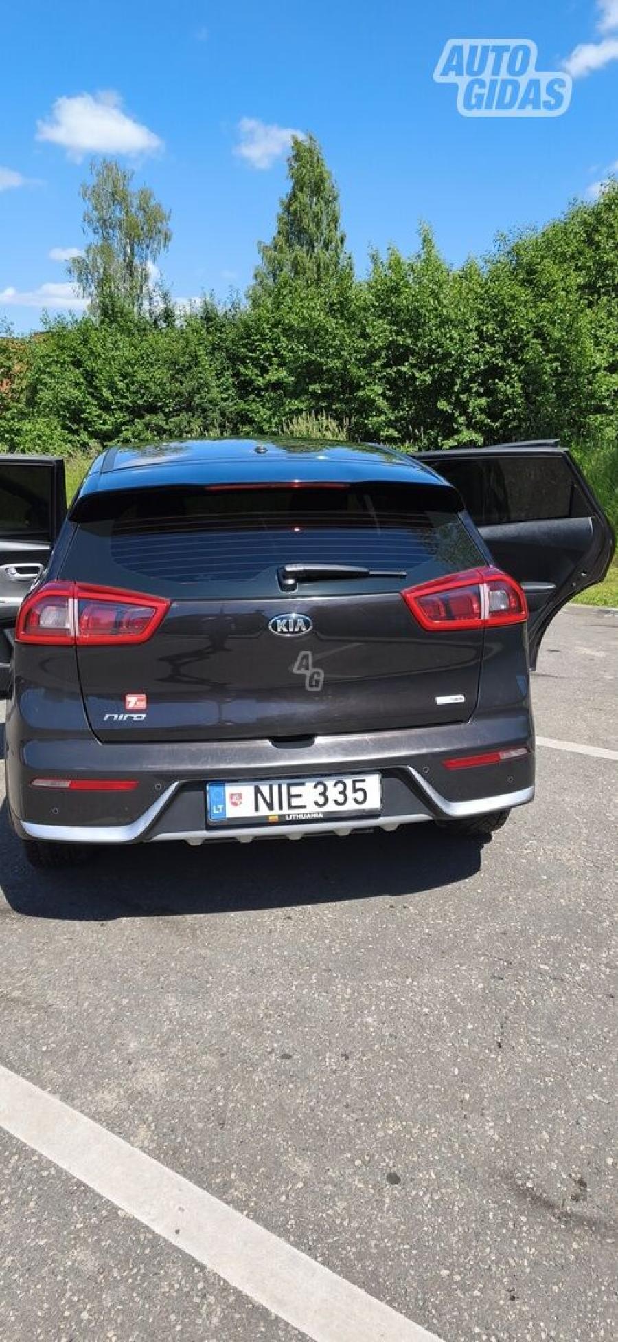 Brown Kia Niro 2017 in Vilnius, with an engine capacity of 1.60 L and mileage of 203 thousand km for 10000 €, photo 8 on AUTOMOTO.COM.LV