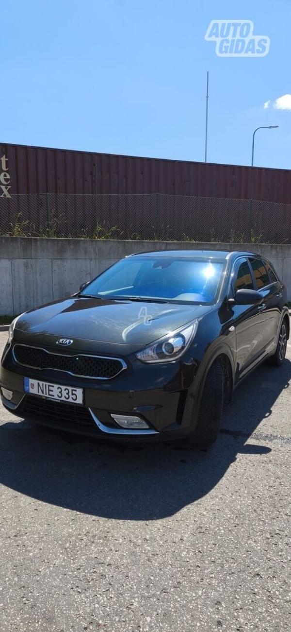Brown Kia Niro 2017 in Vilnius, with an engine capacity of 1.60 L and mileage of 203 thousand km for 10000 €, photo 8 on AUTOMOTO.COM.LV