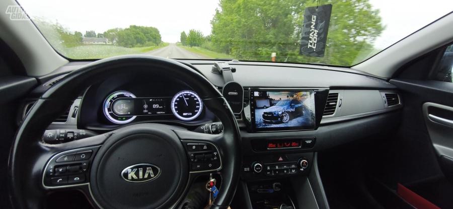 Brown Kia Niro 2017 in Vilnius, with an engine capacity of 1.60 L and mileage of 203 thousand km for 10000 €, photo 13 on AUTOMOTO.COM.LV