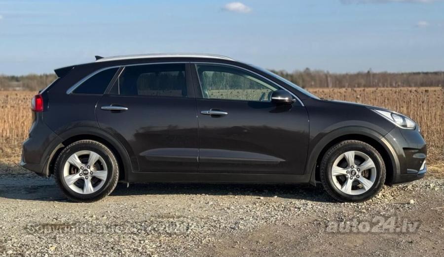 Brūns Kia Niro 2017 Tallina, ar dzinēja tilpumu 1.60 L un nobraukumu 232 tūkst. km par 10101 €, foto 4 vietnē AUTOMOTO.COM.LV