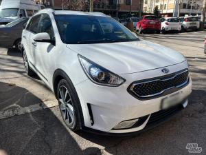 Kia Niro 2018 in Kaunas, with an engine capacity of 1.60 L and mileage of 288 thousand km for 7500 €, photo 3 on AUTOMOTO.COM.LV