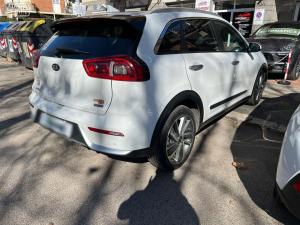 Kia Niro 2018 in Kaunas, with an engine capacity of 1.60 L and mileage of 288 thousand km for 7500 €, photo 5 on AUTOMOTO.COM.LV