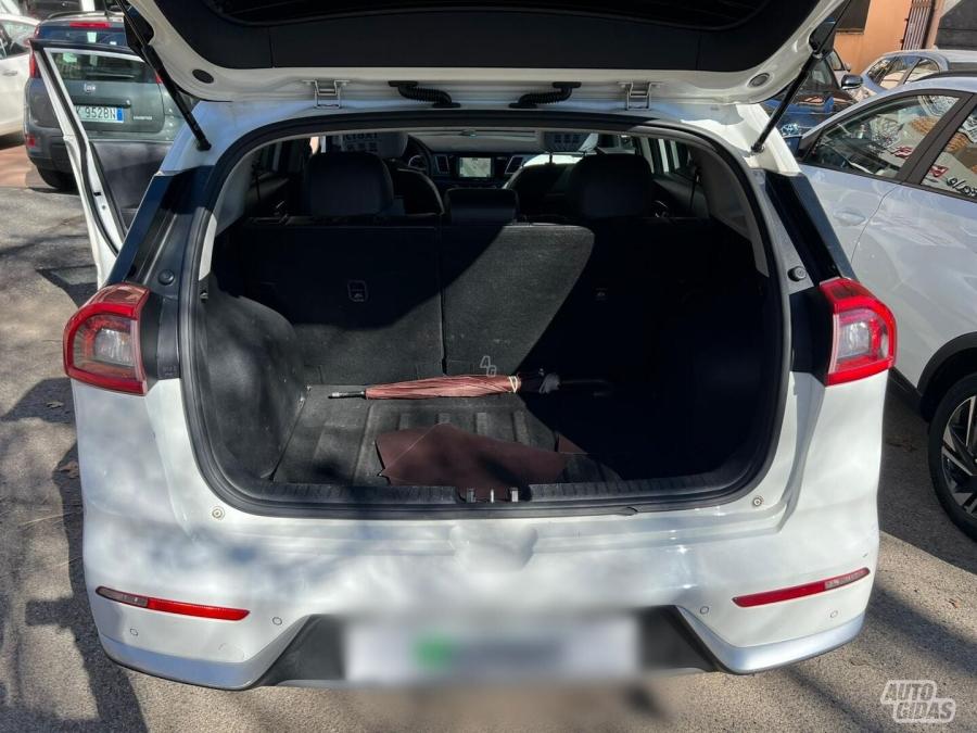 Kia Niro 2018 in Kaunas, with an engine capacity of 1.60 L and mileage of 288 thousand km for 7500 €, photo 6 on AUTOMOTO.COM.LV