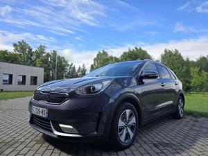 Kia Niro 2018 in Taurage, with an engine capacity of 1.59 L and mileage of 207 thousand km for 9900 €, photo 3 on AUTOMOTO.COM.LV