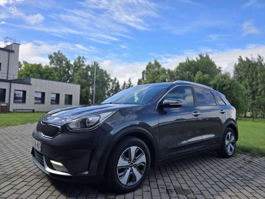 Kia Niro 2018 in Taurage, with an engine capacity of 1.59 L and mileage of 207 thousand km for 9900 €, photo 5 on AUTOMOTO.COM.LV