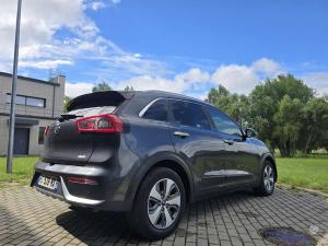 Kia Niro 2018 in Taurage, with an engine capacity of 1.59 L and mileage of 207 thousand km for 9900 €, photo 7 on AUTOMOTO.COM.LV