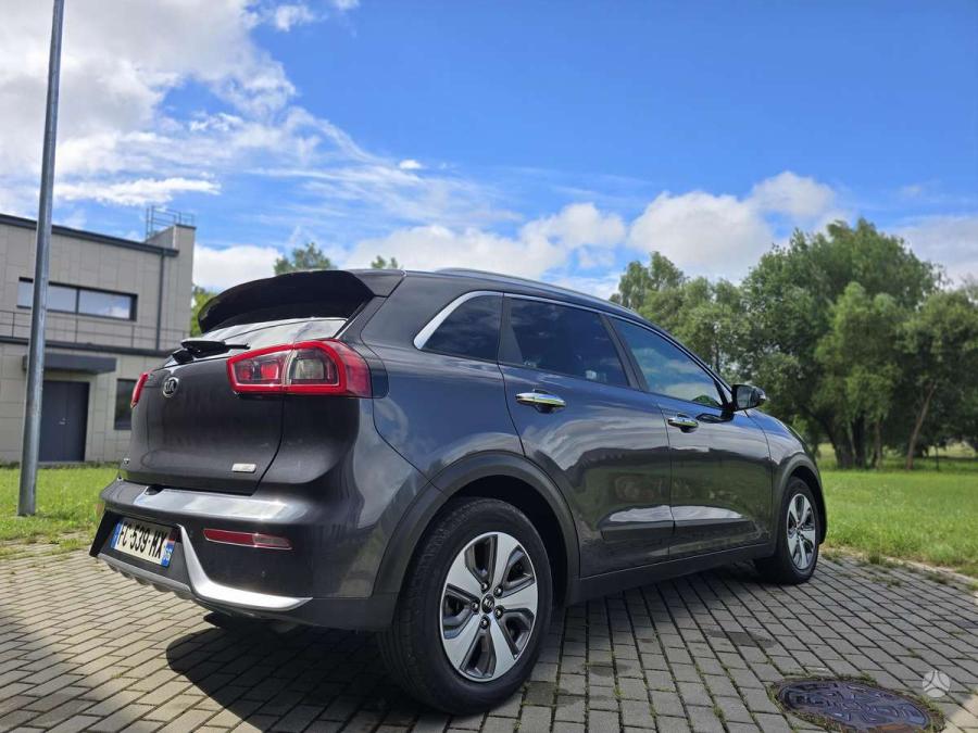 Kia Niro 2018 in Taurage, with an engine capacity of 1.59 L and mileage of 207 thousand km for 9900 €, photo 7 on AUTOMOTO.COM.LV