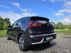 Kia Niro 2018 in Taurage, with an engine capacity of 1.59 L and mileage of 207 thousand km for 9900 €, photo 9 on AUTOMOTO.COM.LV