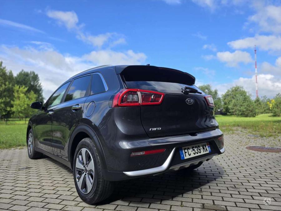 Kia Niro 2018 in Taurage, with an engine capacity of 1.59 L and mileage of 207 thousand km for 9900 €, photo 9 on AUTOMOTO.COM.LV