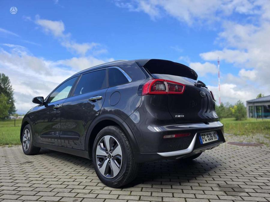 Kia Niro 2018 in Taurage, with an engine capacity of 1.59 L and mileage of 207 thousand km for 9900 €, photo 10 on AUTOMOTO.COM.LV