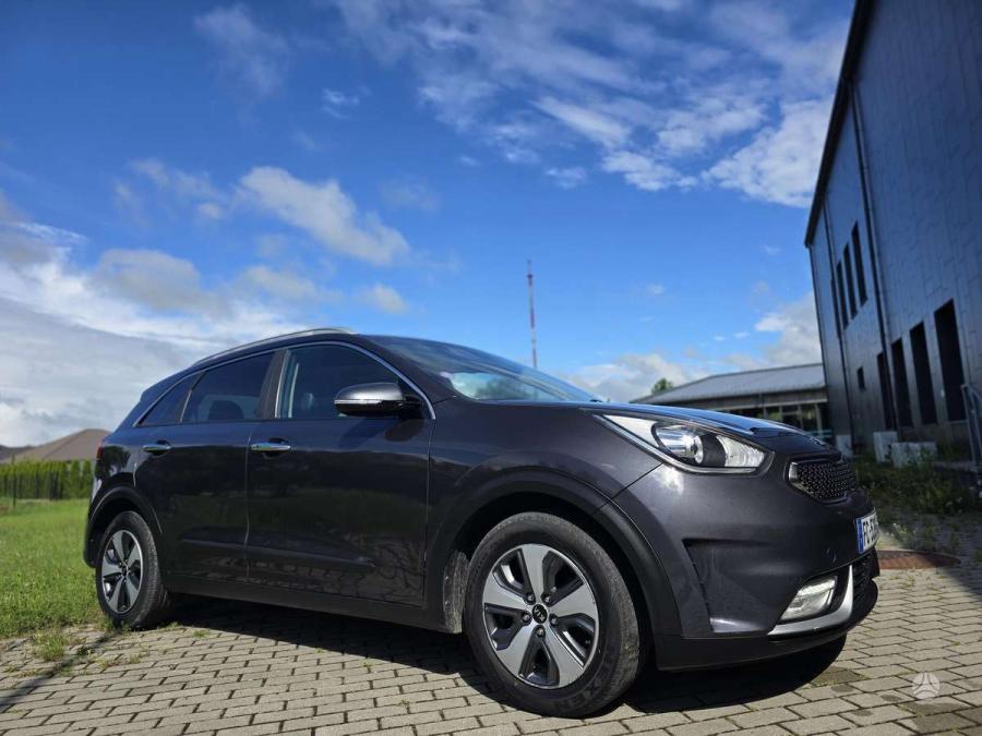 Kia Niro 2018 in Taurage, with an engine capacity of 1.59 L and mileage of 207 thousand km for 9900 €, photo 12 on AUTOMOTO.COM.LV