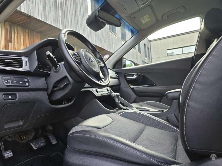 Kia Niro 2018 in Taurage, with an engine capacity of 1.59 L and mileage of 207 thousand km for 9900 €, photo 16 on AUTOMOTO.COM.LV