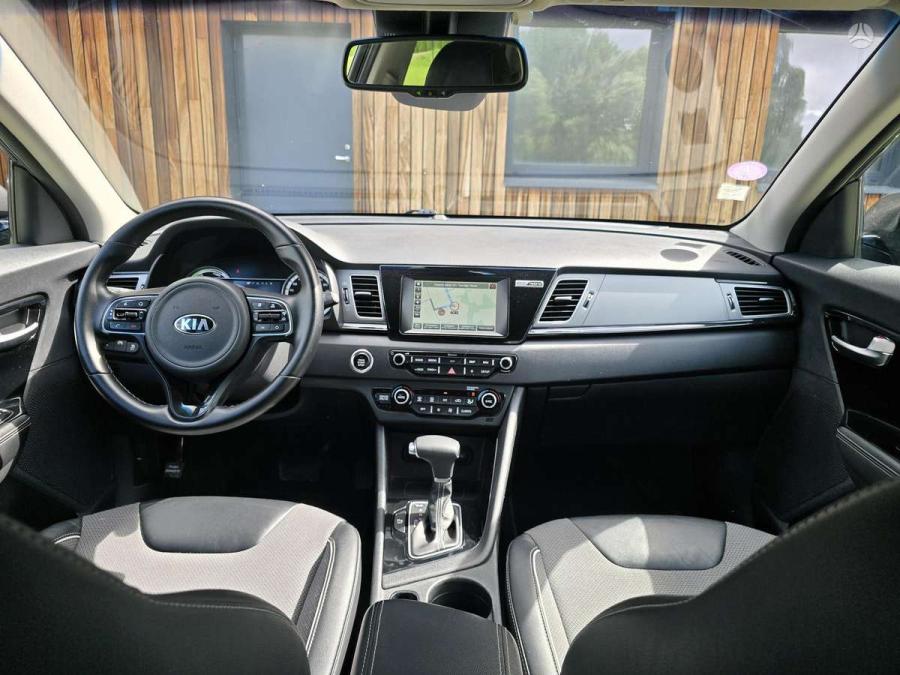 Kia Niro 2018 in Taurage, with an engine capacity of 1.59 L and mileage of 207 thousand km for 9900 €, photo 18 on AUTOMOTO.COM.LV