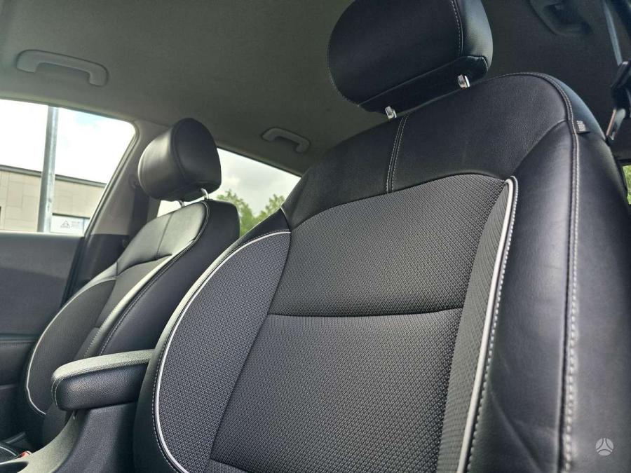 Kia Niro 2018 in Taurage, with an engine capacity of 1.59 L and mileage of 207 thousand km for 9900 €, photo 19 on AUTOMOTO.COM.LV