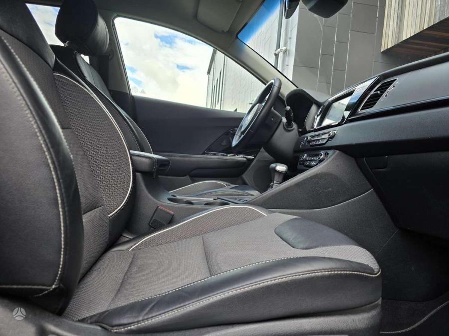 Kia Niro 2018 in Taurage, with an engine capacity of 1.59 L and mileage of 207 thousand km for 9900 €, photo 21 on AUTOMOTO.COM.LV