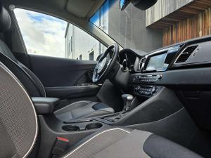 Kia Niro 2018 in Taurage, with an engine capacity of 1.59 L and mileage of 207 thousand km for 9900 €, photo 22 on AUTOMOTO.COM.LV