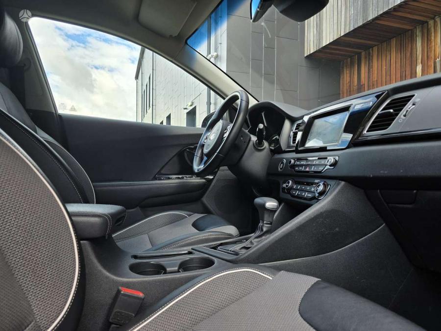 Kia Niro 2018 in Taurage, with an engine capacity of 1.59 L and mileage of 207 thousand km for 9900 €, photo 22 on AUTOMOTO.COM.LV