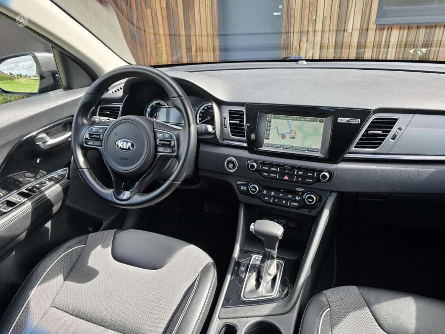 Kia Niro 2018 in Taurage, with an engine capacity of 1.59 L and mileage of 207 thousand km for 9900 €, photo 23 on AUTOMOTO.COM.LV