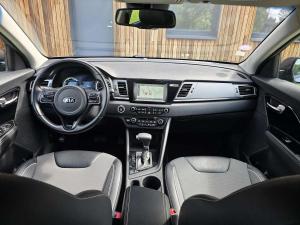 Kia Niro 2018 in Taurage, with an engine capacity of 1.59 L and mileage of 207 thousand km for 9900 €, photo 24 on AUTOMOTO.COM.LV