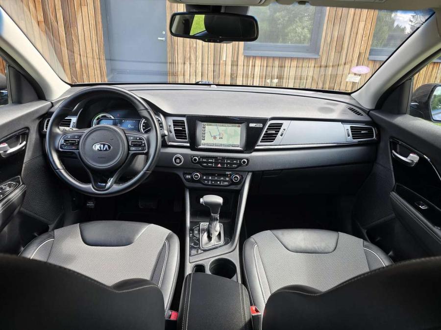 Kia Niro 2018 in Taurage, with an engine capacity of 1.59 L and mileage of 207 thousand km for 9900 €, photo 24 on AUTOMOTO.COM.LV