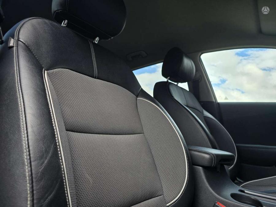 Kia Niro 2018 in Taurage, with an engine capacity of 1.59 L and mileage of 207 thousand km for 9900 €, photo 25 on AUTOMOTO.COM.LV