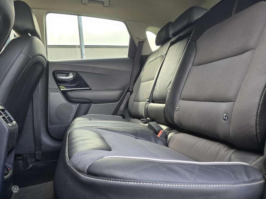 Kia Niro 2018 in Taurage, with an engine capacity of 1.59 L and mileage of 207 thousand km for 9900 €, photo 26 on AUTOMOTO.COM.LV