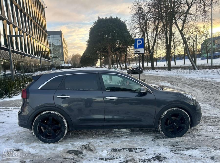 Kia Niro 2019 in Vilnius, with an engine capacity of 1.60 L and mileage of 265 thousand km for 7300 €, photo 8 on AUTOMOTO.COM.LV