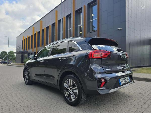 Kia Niro 2020 in Taurage, with an engine capacity of 1.59 L and mileage of 196 thousand km for 13900 €, photo 9 on AUTOMOTO.COM.LV