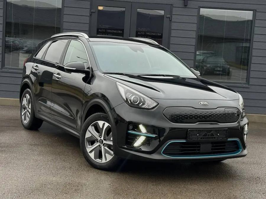 Kia Niro 2021 in Jelgava, with an engine capacity of 0.10 L and mileage of 20 thousand km for 22450 €, photo 1 on AUTOMOTO.COM.LV