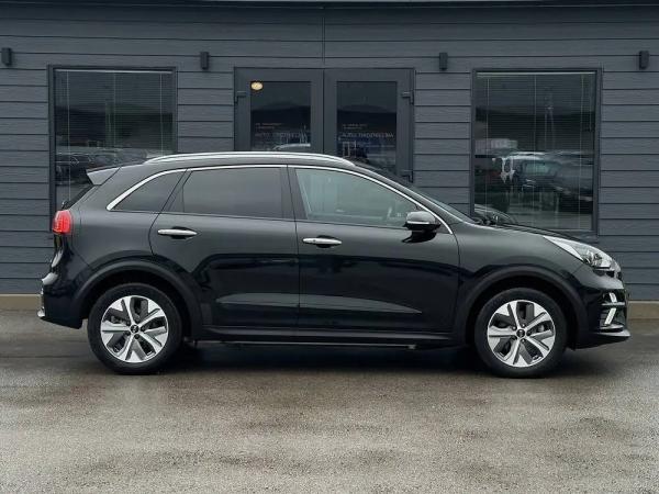 Kia Niro 2021 in Jelgava, with an engine capacity of 0.10 L and mileage of 20 thousand km for 22450 €, photo 5 on AUTOMOTO.COM.LV