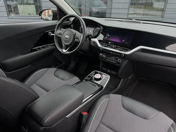 Kia Niro 2021 in Jelgava, with an engine capacity of 0.10 L and mileage of 20 thousand km for 22450 €, photo 6 on AUTOMOTO.COM.LV