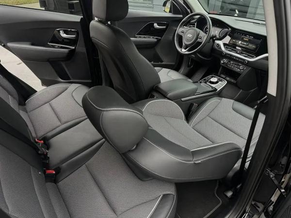 Kia Niro 2021 in Jelgava, with an engine capacity of 0.10 L and mileage of 20 thousand km for 22450 €, photo 9 on AUTOMOTO.COM.LV