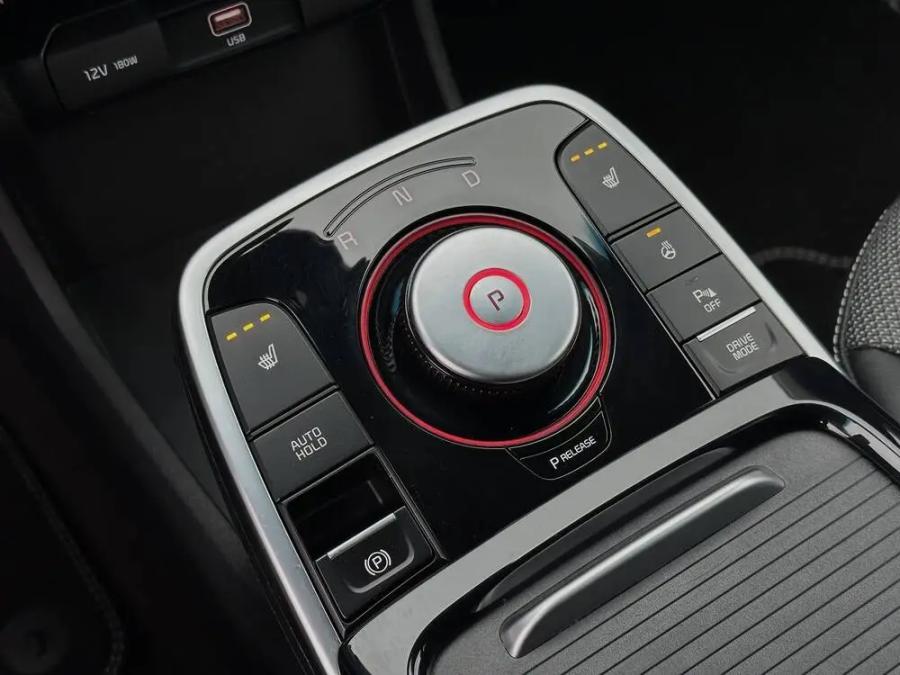 Kia Niro 2021 in Jelgava, with an engine capacity of 0.10 L and mileage of 20 thousand km for 22450 €, photo 12 on AUTOMOTO.COM.LV
