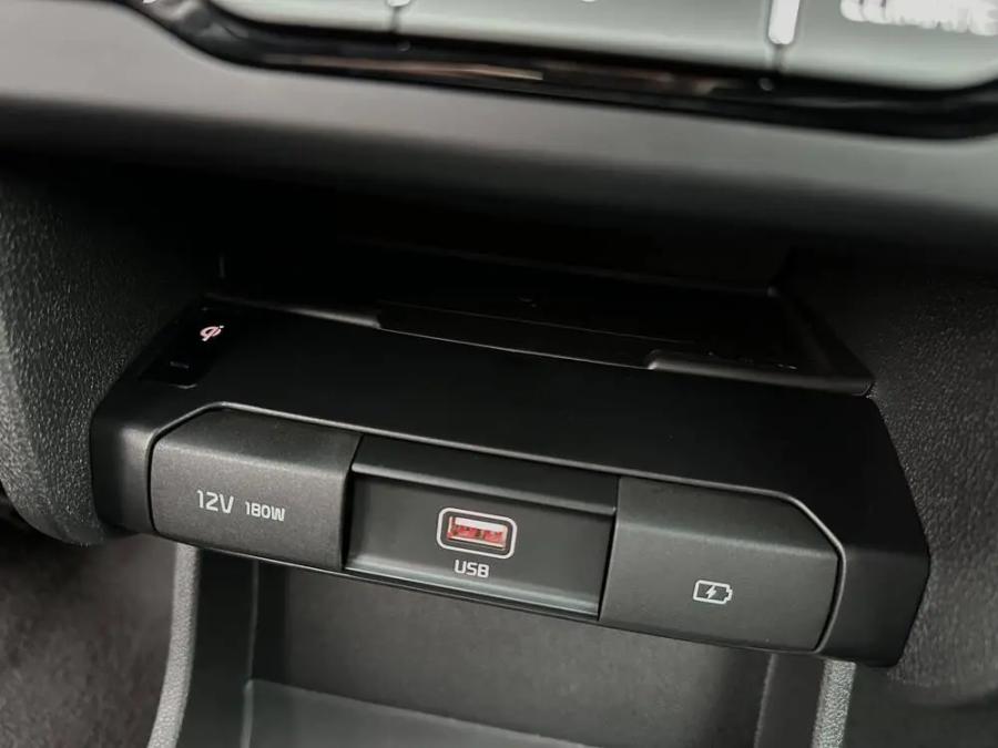 Kia Niro 2021 in Jelgava, with an engine capacity of 0.10 L and mileage of 20 thousand km for 22450 €, photo 17 on AUTOMOTO.COM.LV