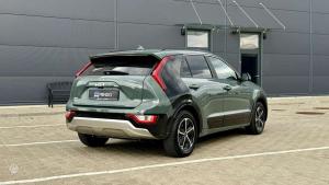 Green Kia Niro 2023 in Vilnius, with an engine capacity of 1.58 L and mileage of 73 thousand km for 21990 €, photo 3 on AUTOMOTO.COM.LV