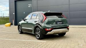 Green Kia Niro 2023 in Vilnius, with an engine capacity of 1.58 L and mileage of 73 thousand km for 21990 €, photo 5 on AUTOMOTO.COM.LV