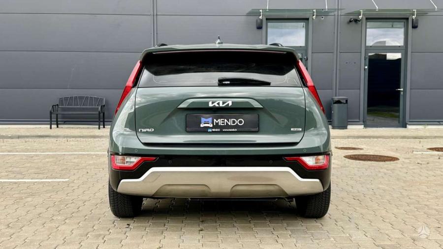 Green Kia Niro 2023 in Vilnius, with an engine capacity of 1.58 L and mileage of 73 thousand km for 21990 €, photo 7 on AUTOMOTO.COM.LV
