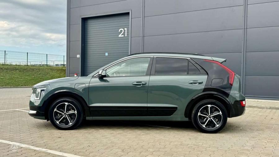 Green Kia Niro 2023 in Vilnius, with an engine capacity of 1.58 L and mileage of 73 thousand km for 21990 €, photo 9 on AUTOMOTO.COM.LV