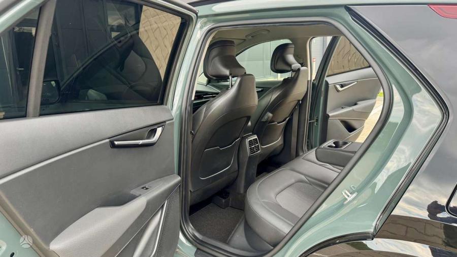 Green Kia Niro 2023 in Vilnius, with an engine capacity of 1.58 L and mileage of 73 thousand km for 21990 €, photo 21 on AUTOMOTO.COM.LV