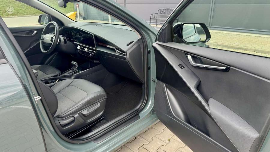 Green Kia Niro 2023 in Vilnius, with an engine capacity of 1.58 L and mileage of 73 thousand km for 21990 €, photo 23 on AUTOMOTO.COM.LV