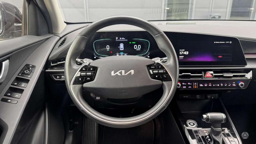 Green Kia Niro 2023 in Vilnius, with an engine capacity of 1.58 L and mileage of 73 thousand km for 21990 €, photo 26 on AUTOMOTO.COM.LV