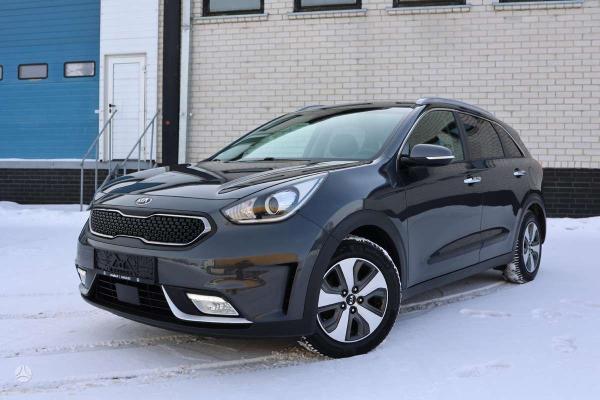 Pelēks Kia Niro 2016 Alīta, ar dzinēja tilpumu 1.60 L un nobraukumu 171 tūkst. km par 9950 €, foto 1 vietnē AUTOMOTO.COM.LV