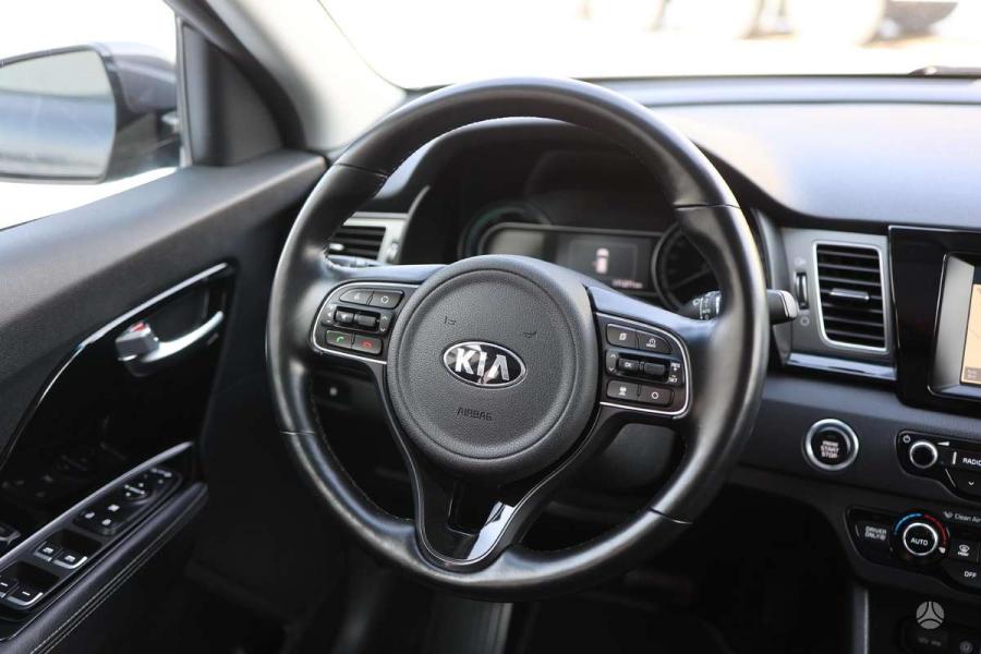 Pelēks Kia Niro 2016 Alīta, ar dzinēja tilpumu 1.60 L un nobraukumu 171 tūkst. km par 9950 €, foto 11 vietnē AUTOMOTO.COM.LV