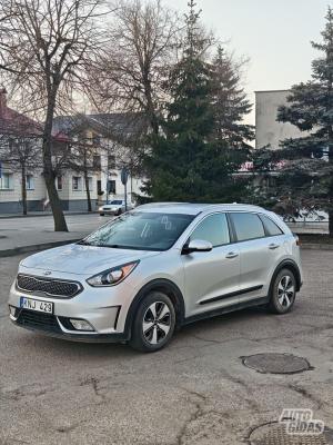 Grey Kia Niro 2017 in Lazdijai, with an engine capacity of 1.60 L and mileage of 158 thousand km for 11000 €, photo  on AUTOMOTO.COM.LV