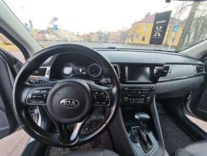 Grey Kia Niro 2017 in Lazdijai, with an engine capacity of 1.60 L and mileage of 158 thousand km for 11000 €, photo 7 on AUTOMOTO.COM.LV