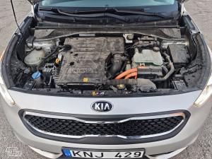 Grey Kia Niro 2017 in Lazdijai, with an engine capacity of 1.60 L and mileage of 158 thousand km for 11000 €, photo 10 on AUTOMOTO.COM.LV