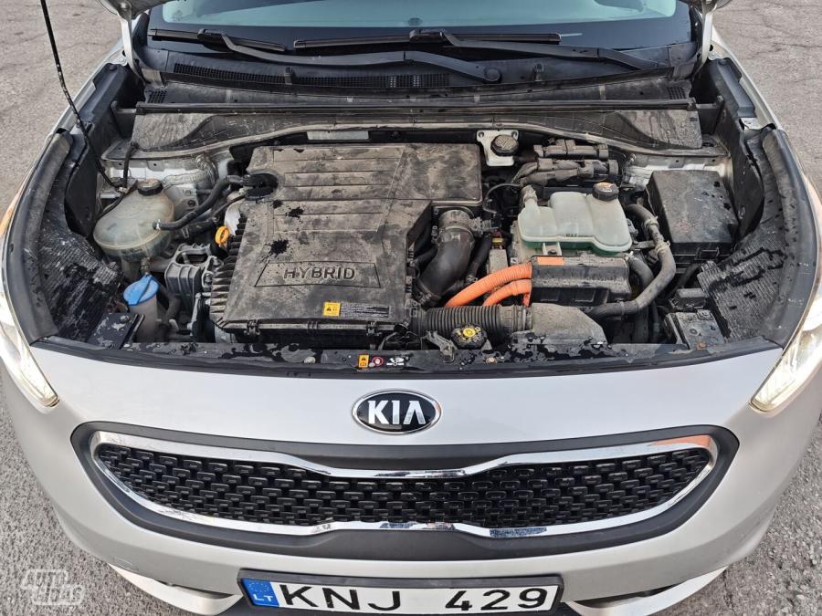 Grey Kia Niro 2017 in Lazdijai, with an engine capacity of 1.60 L and mileage of 158 thousand km for 11000 €, photo 10 on AUTOMOTO.COM.LV