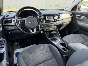 Pelēks Kia Niro 2017 Viļņa, ar dzinēja tilpumu 1.60 L un nobraukumu 170 tūkst. km par 10799 €, foto 13 vietnē AUTOMOTO.COM.LV