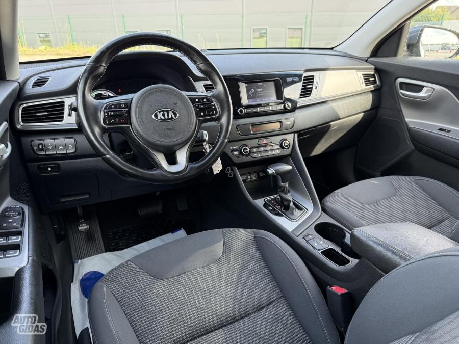 Pelēks Kia Niro 2017 Viļņa, ar dzinēja tilpumu 1.60 L un nobraukumu 170 tūkst. km par 10799 €, foto 13 vietnē AUTOMOTO.COM.LV